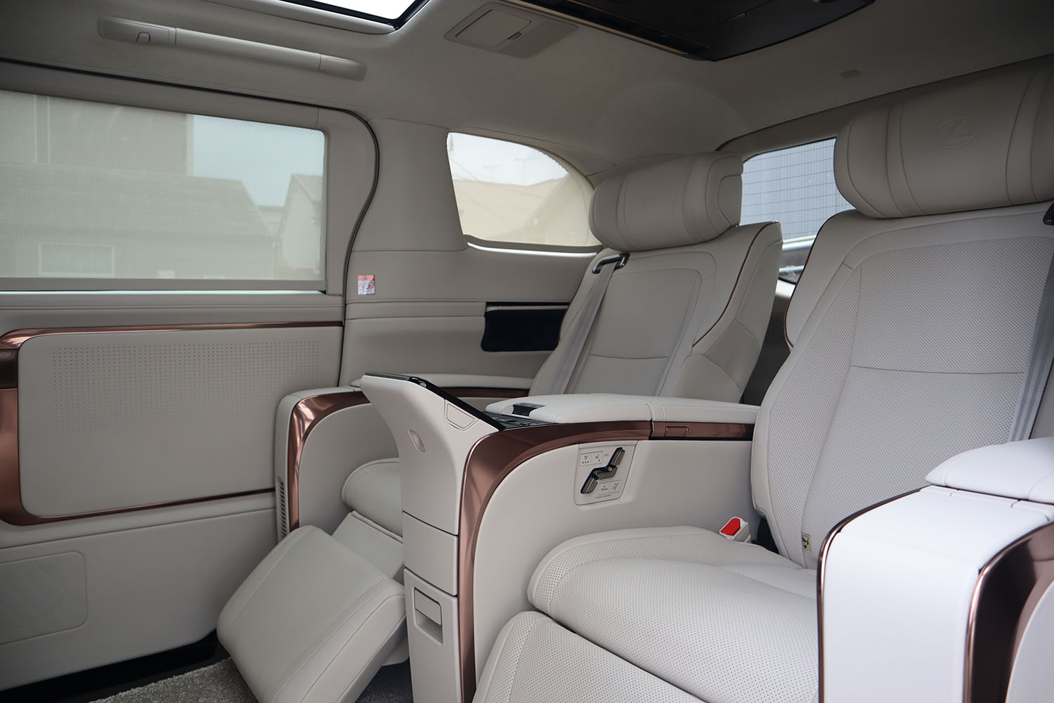 LEXUS LM | Car Type | MK KYOTO