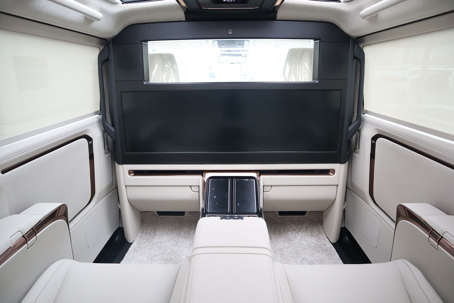 LEXUS LM | Car Type | MK KYOTO